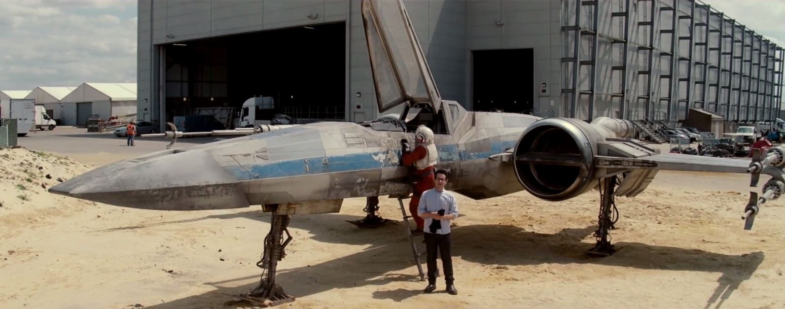 JJ Abrams reveals the new Star Wars VII X-Wing prototype [not a Z-95 ...