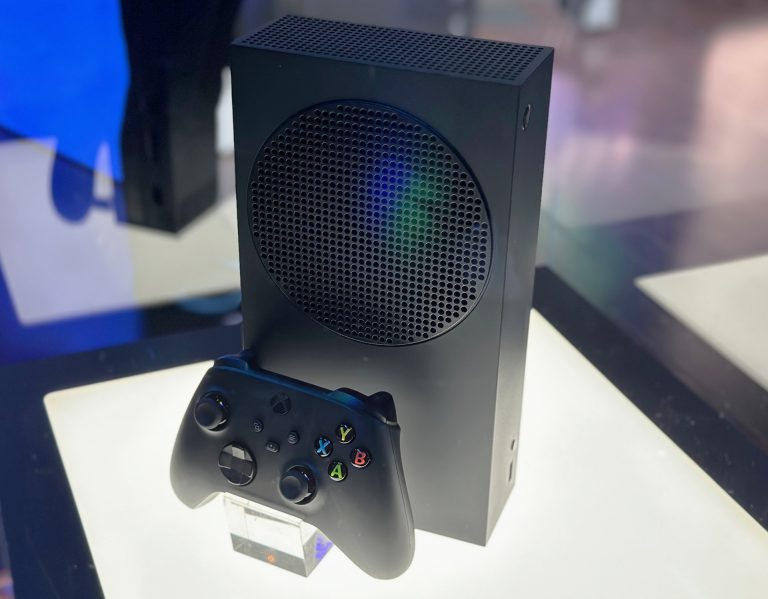 Up close with Microsoft’s 1TB Carbon Black Xbox Series S and Starfield ...